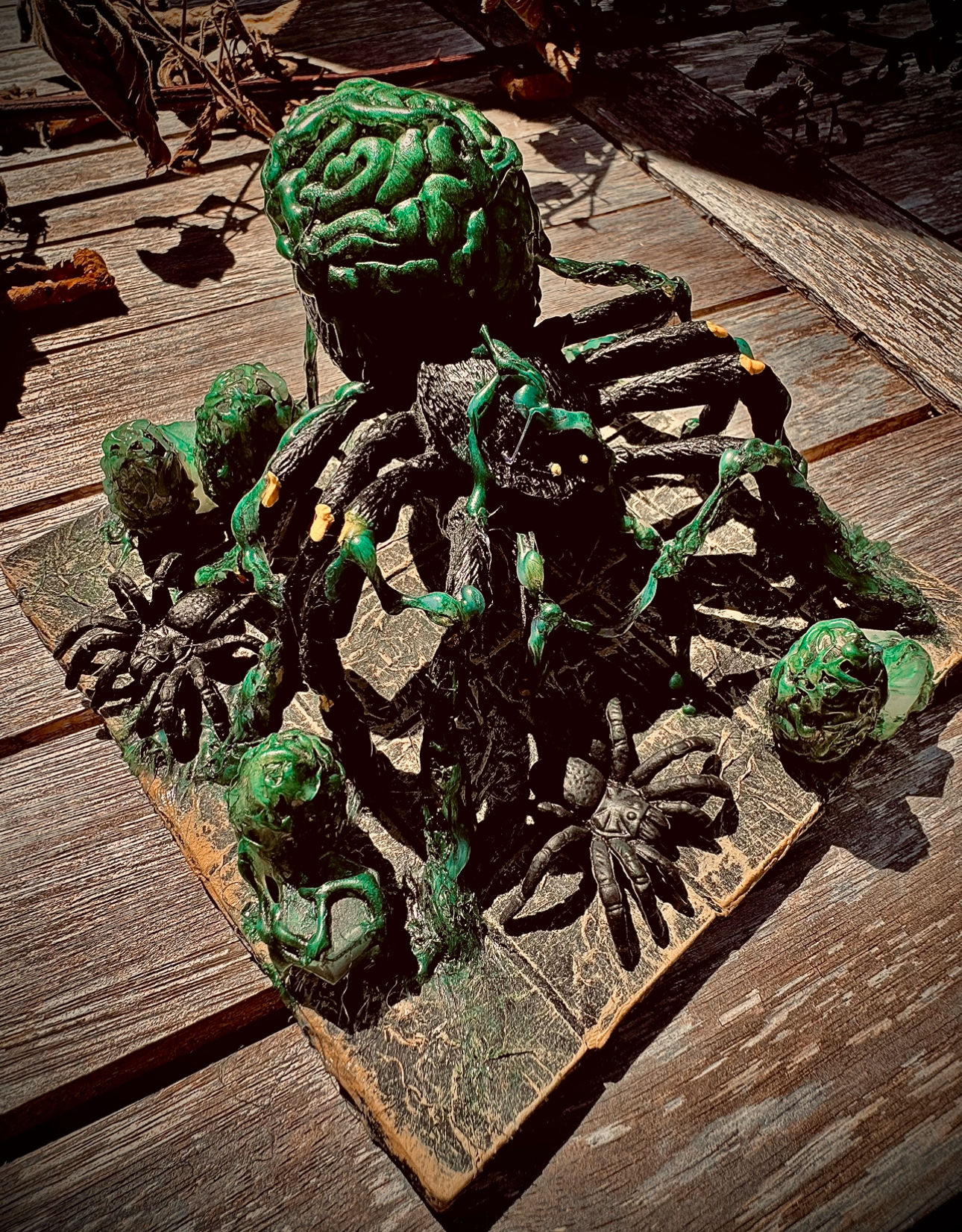 Pulsing green Brain spider with baby spiders and pulsing green egg sacs ...